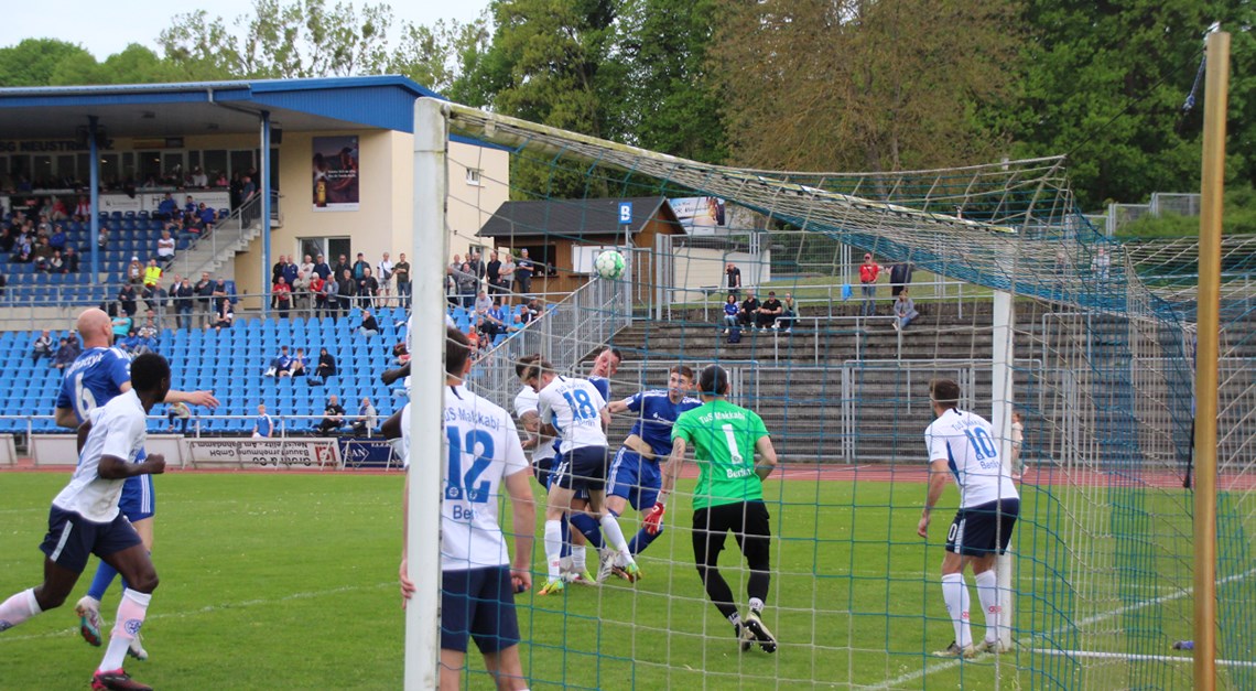 Unsere Oberligisten unterliegen daheim TuS Makkabi - TSG Neustrelitz Unsere Oberligisten unterliegen daheim TuS Makkabi - TSG Neustrelitz